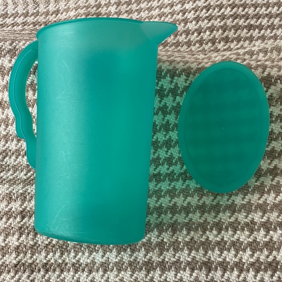 Tupperware | Kitchen | Tupperware Slimline Pitcherlid 2 Liter | Poshmark